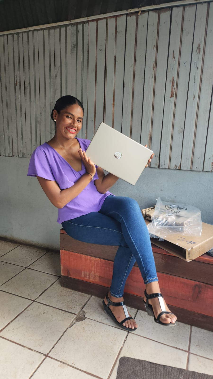 Computer Delivery Day - Adelante Mujer